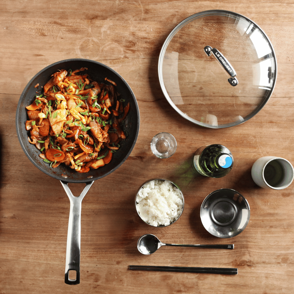 Kit Frigideira Rasa Non-Stick Pro e Tampa 22 cm Le Creuset